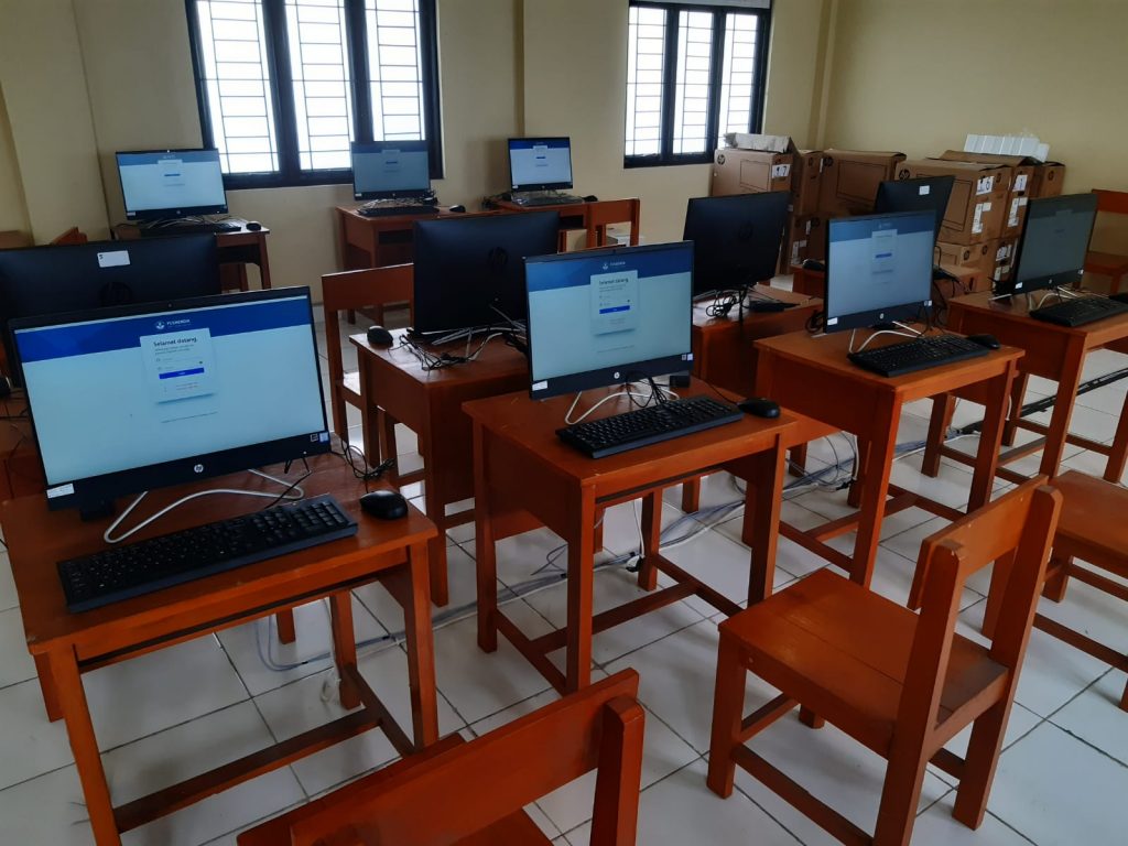 Lab Komputer – Al-Ghazali Islamic Boarding School